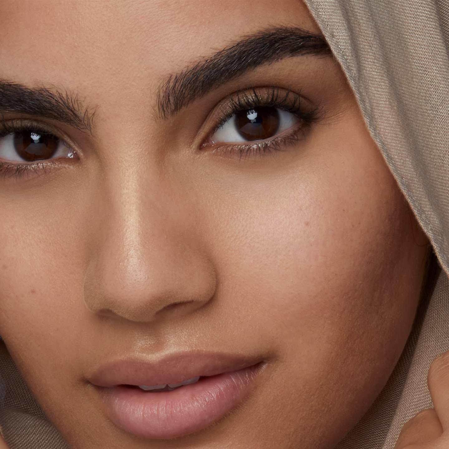 Eyebrow Makeup Tutorials | Shape & Define | Maybelline UK